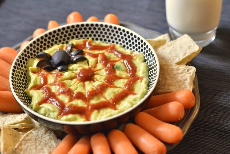 Spooky guacamole with black olive spiders |FDF