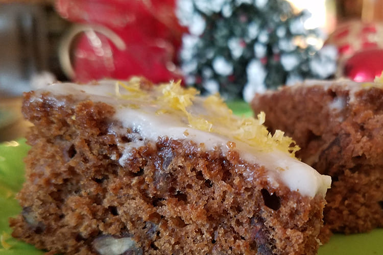 Gingerbread pecan bars with lemon buttercream glaze |FDF